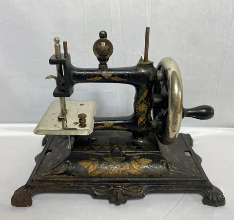 Antique Hand Crank Machine Sewing Machines - HiCollectors